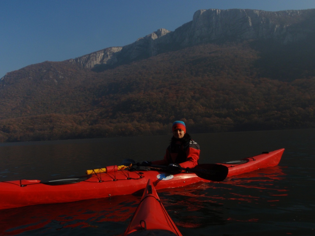 La defilare, în defileu – Romania vazuta din caiac