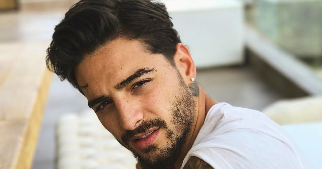 Maluma só de cueca branca com volume - Volume na Cueca