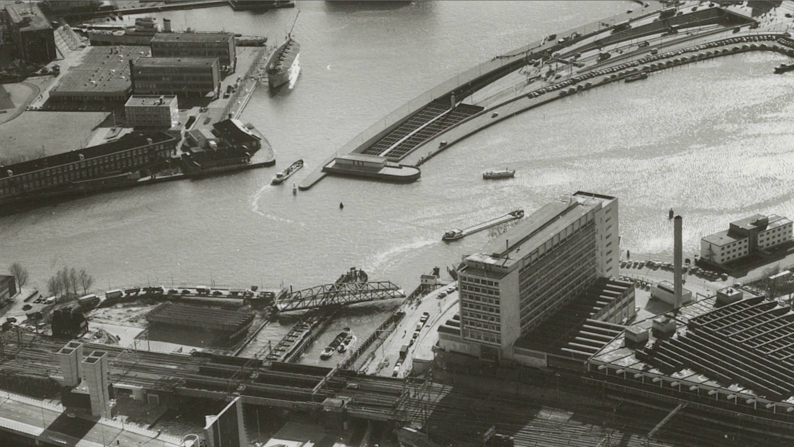 Marineterrein Amsterdam: Luchtfoto's Marineterrein jaren 70 en 80