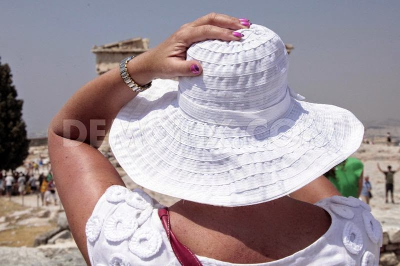 Brace Yourselves For The First Heatwave Of The Summer ~ Hellasfrappe