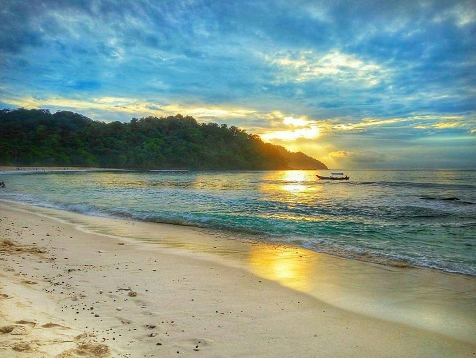 Pantai Sendiki Malang - Perumperindo.co.id