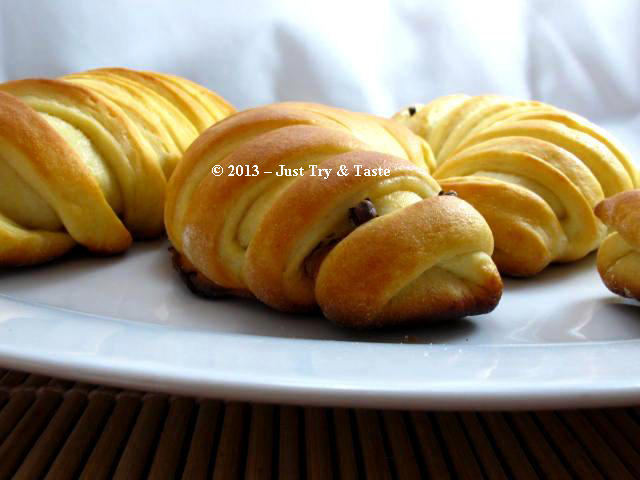 Obsesi Roti 31: Caterpillar Bread Isi Peanut Butter - Si Ulil Ulat nan ...