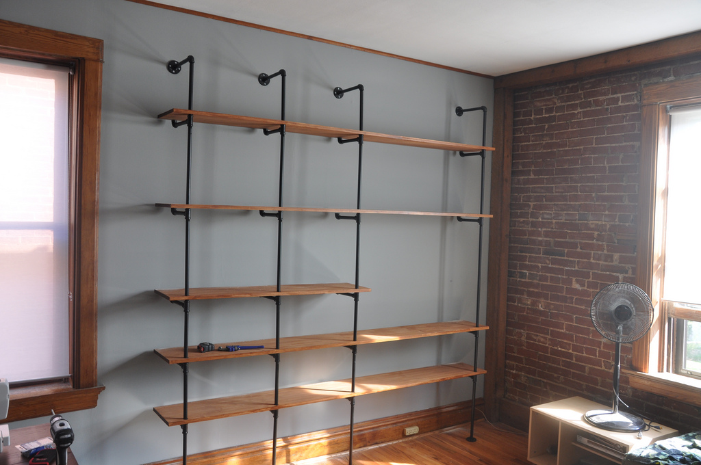 Industrial Chic: Reclaimed Wood & Pipe Shelving Unit - Swoon Worthy