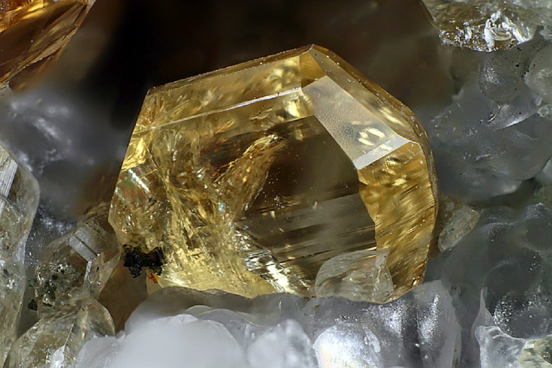 HUMITE (Condrodite, Clinohumite, Titanclinohumite) - Silicati - Blog di ...