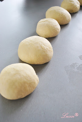 Lussi`s World of Artcraft: Разхвърляна пита / Messy bread