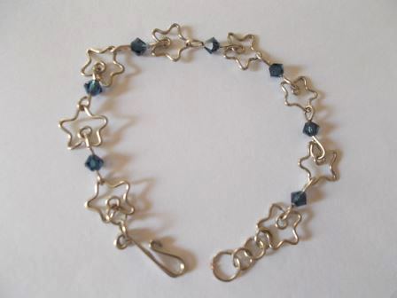 How to Make a Wire Star Bracelet Tutorial / The Beading Gem