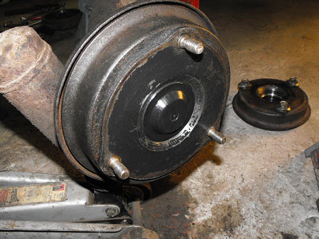 1966 2CV brake job.: Right rear brakes...