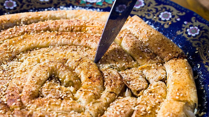 Moroccan almond pastry (mhancha) recipe | Arabic Food Recipes