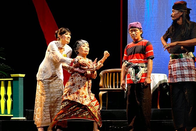 Lenong Teater Khas Betawi - Looking Indonesia