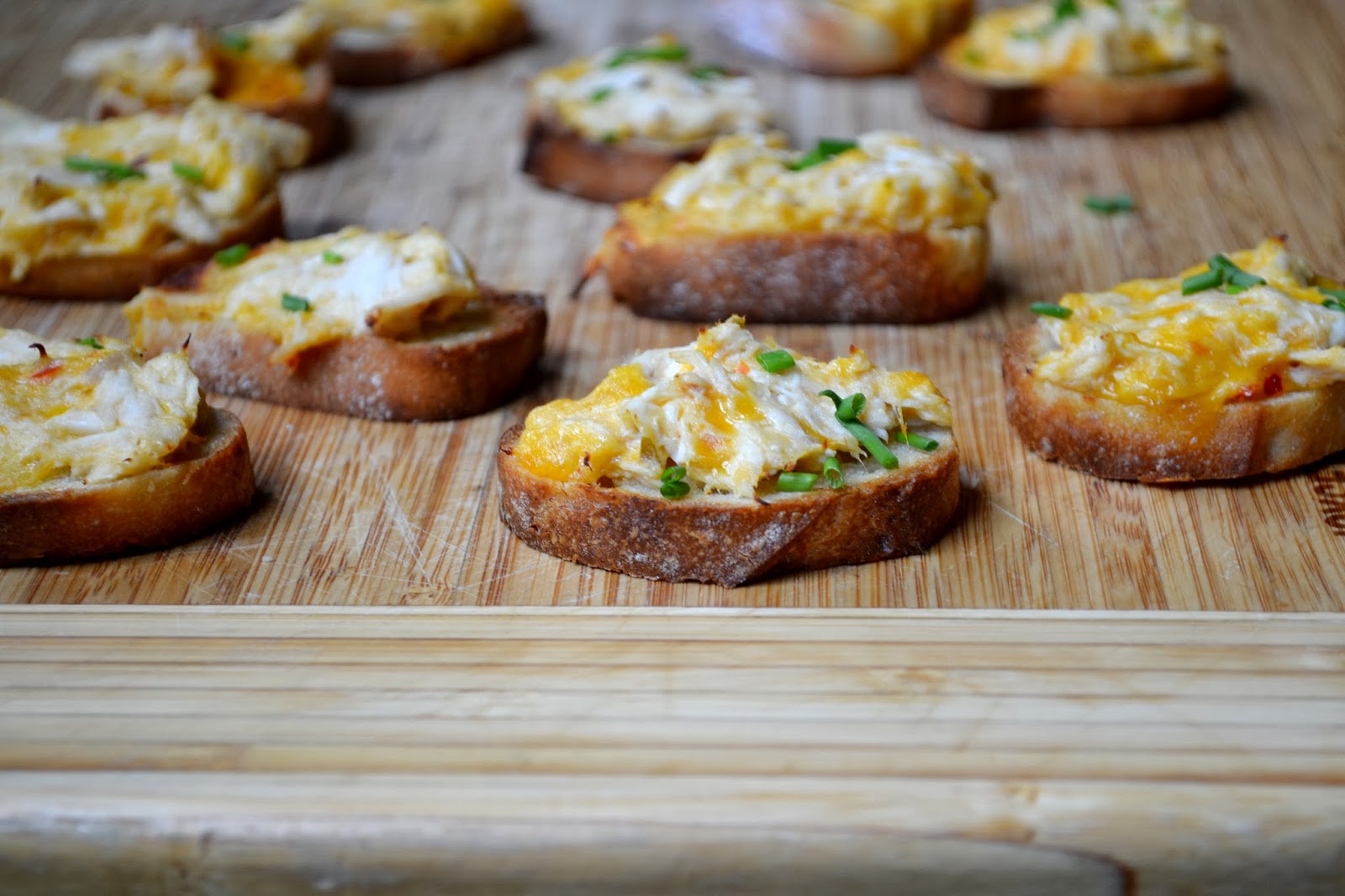 Hardly Housewives: Buffalo Chicken Crostini