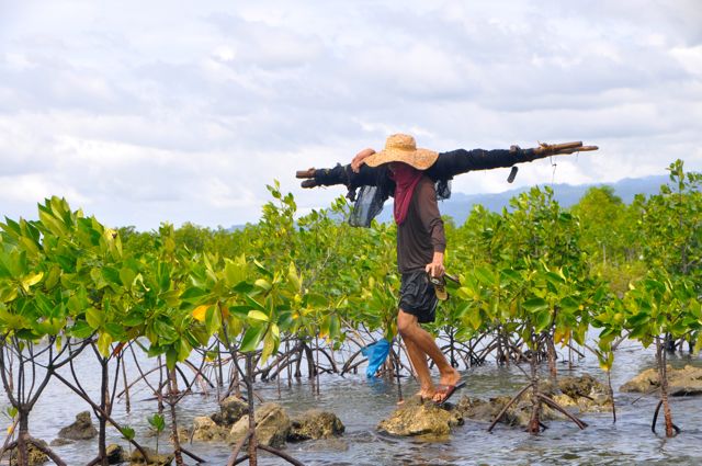 In Pinay's "Ciudad": THE ROAD TO LAYAG-LAYAG YELLOW BOAT VILLAGE @ ZC ...