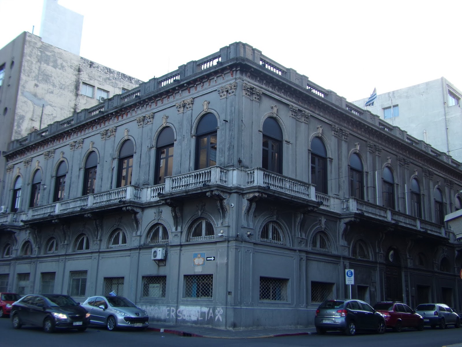 historias con pueblos: PLAZA INDEPENDENCIA Y SUS EDIFICIOS EN MONTEVIDEO URUGUAY