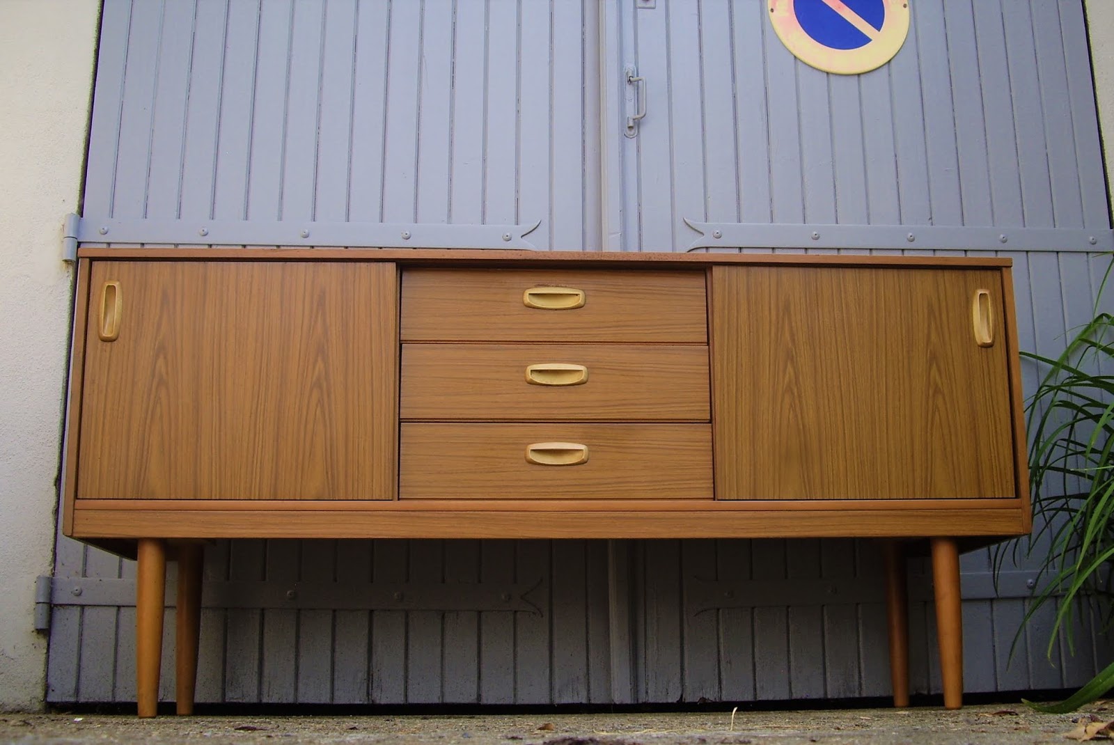 The modern plan: ARCHIVE - SOLD STOCK- STOCK VENDU