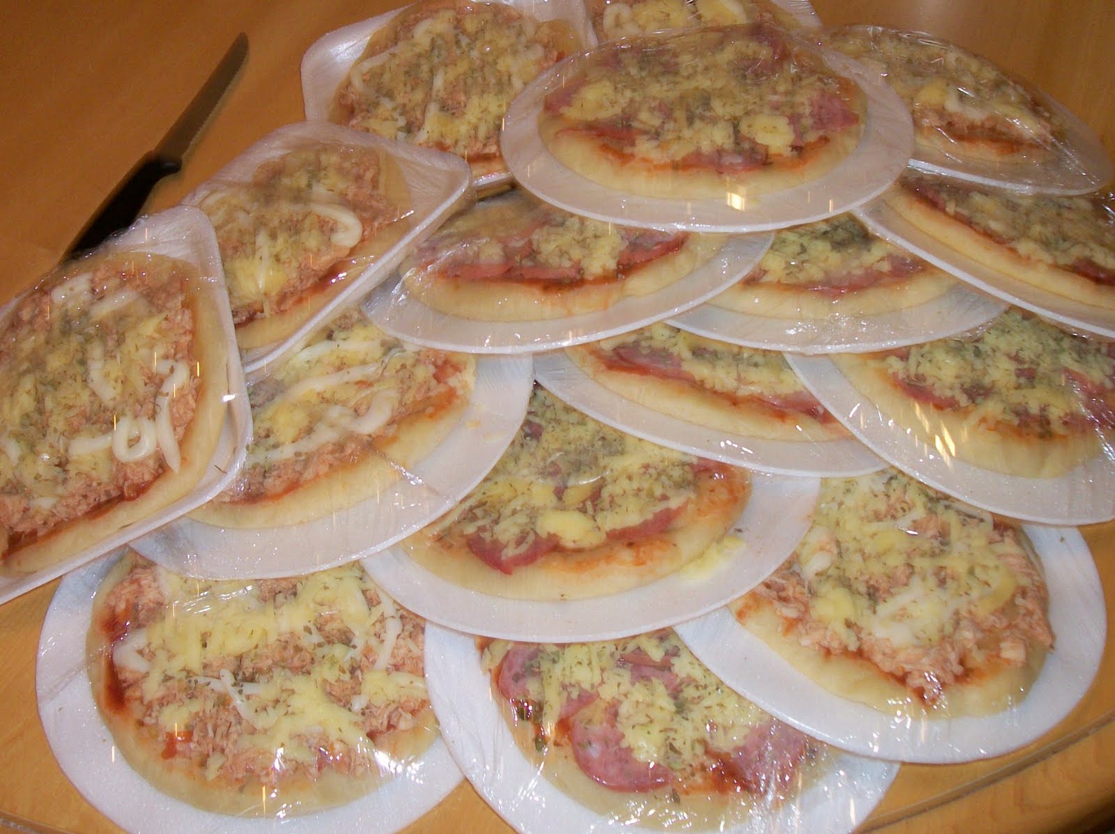 Gisa Salgados: Pizza brotinho - R$ 2,50 (unidade)