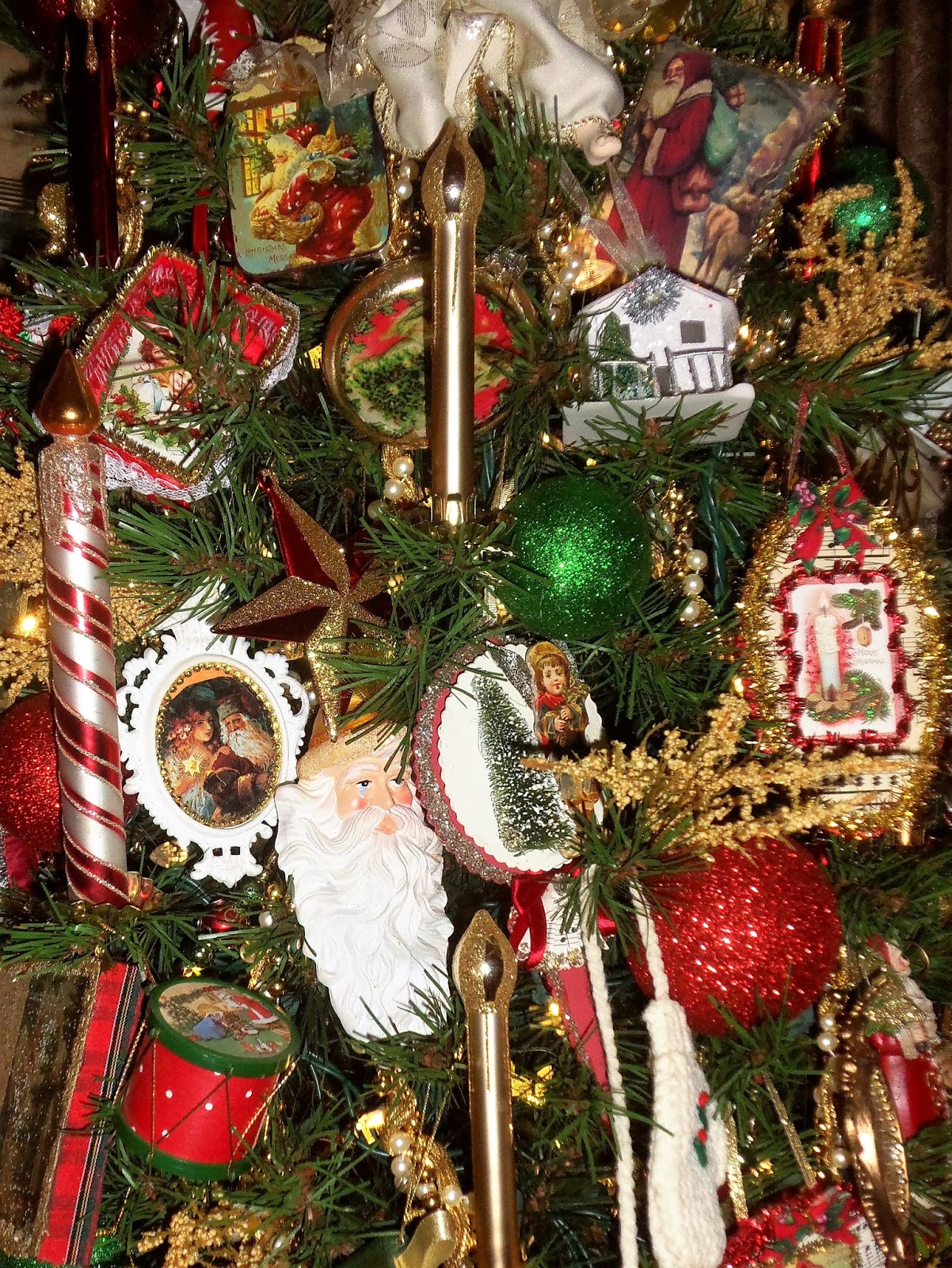 A DEBBIE-DABBLE CHRISTMAS: A Victorian Style Christmas Tree and Village ...