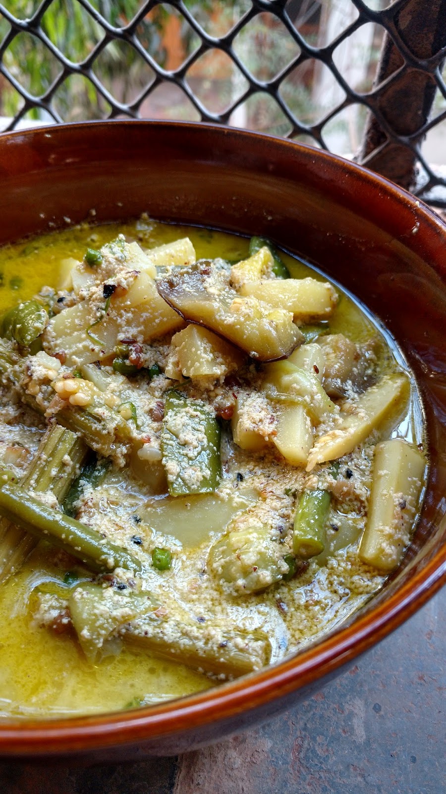 euphoRHEA: Sukto with Jukti Phool