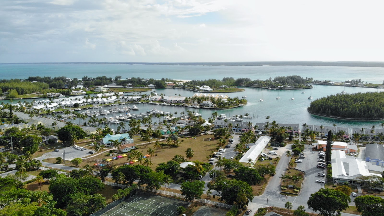 Sailing Borealis : Exploring the Central Abacos