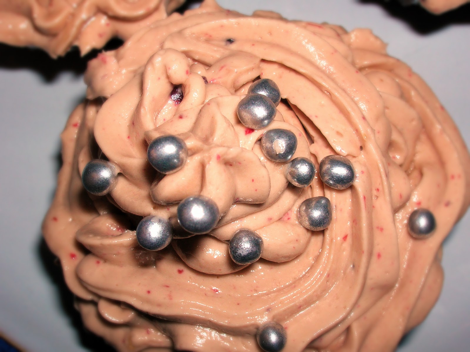 Cake Of The Week: Chocolate Cupcakes With Blackcurrant Icing [Low Sugar]