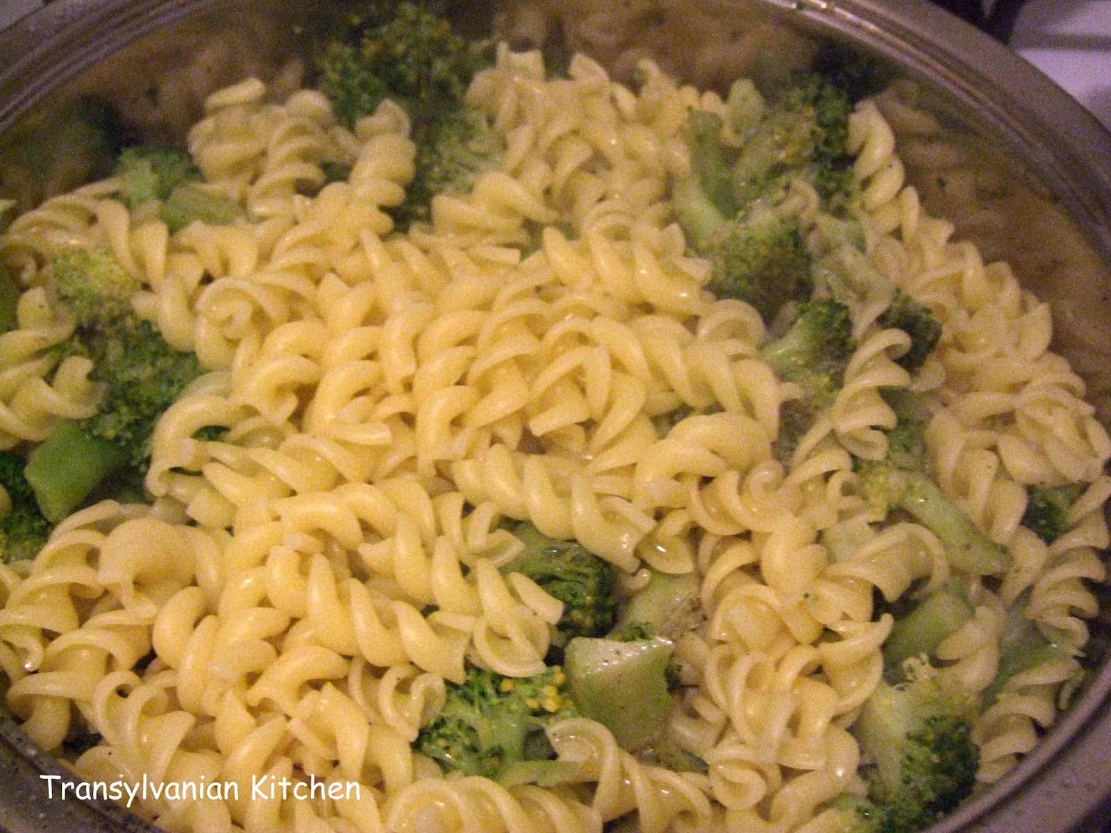 Transylvanian Kitchen: Paste cu broccoli