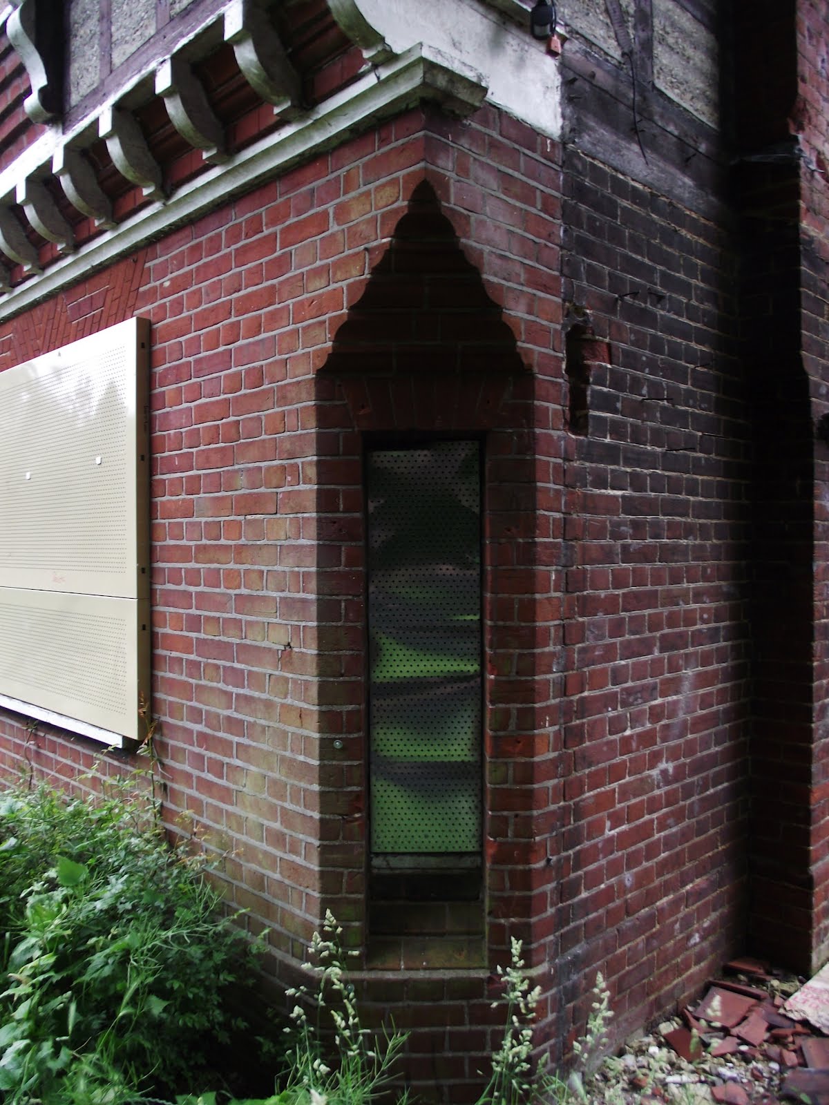 EastScapes: Dirty Toys and Burned Max Bygraves LPs: The Mousehold Heath ...