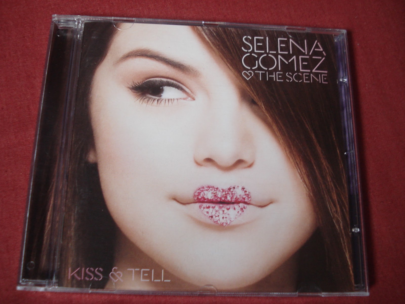 CD: Selena Gomez & The Scene - Kiss & Tell [Brasil] - My Collection