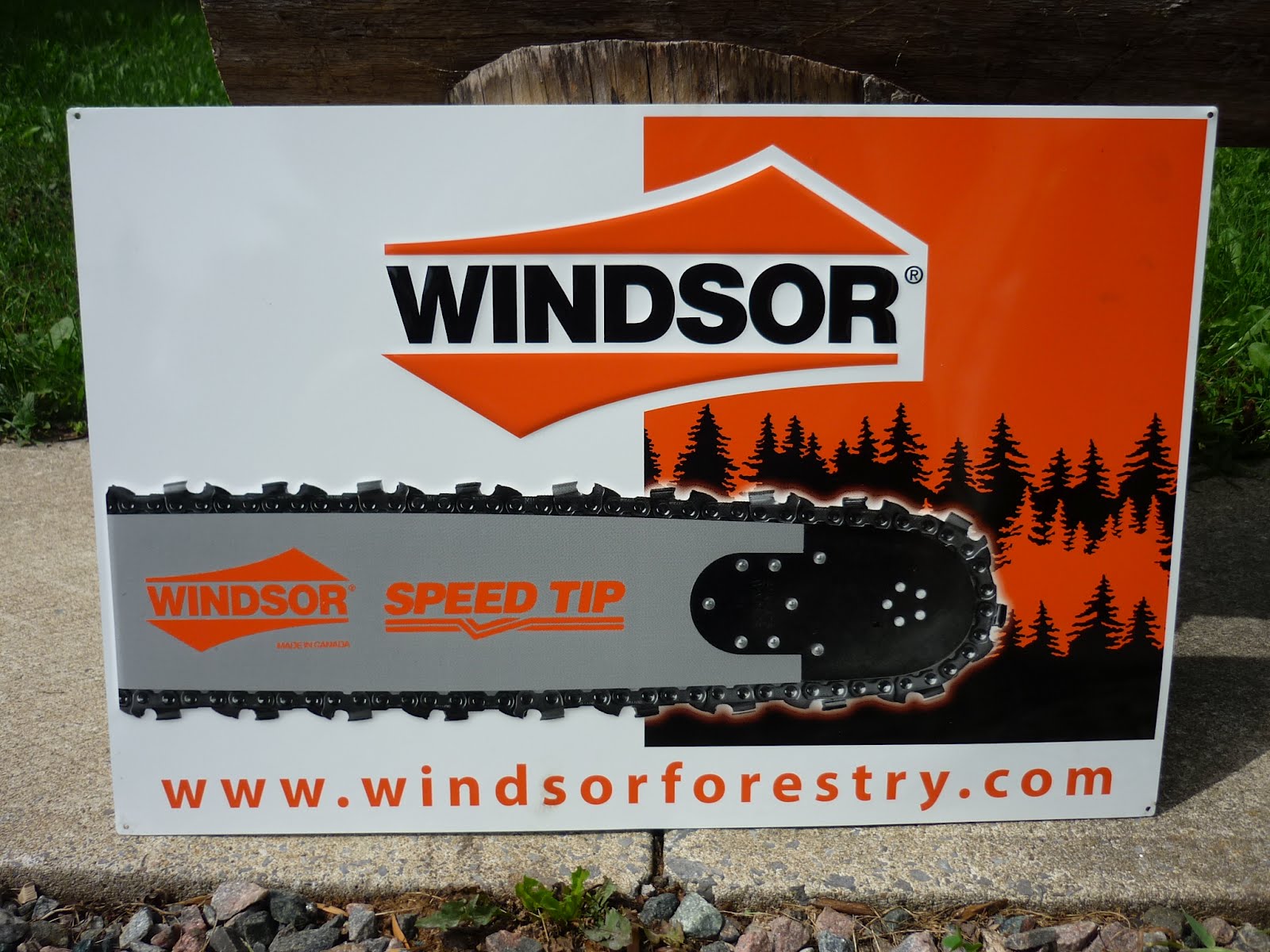 VINTAGE CHAINSAW COLLECTION: CHAINSAW SIGNS COLLECTION. (PICTURES).