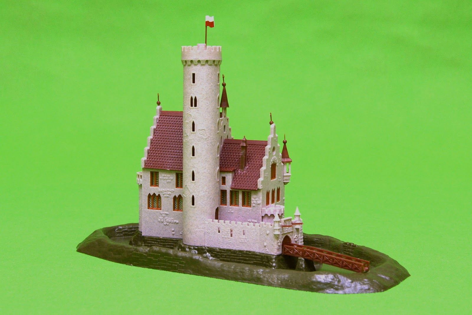 My Miniature Worlds: Faller 232242, N-scale moated castle