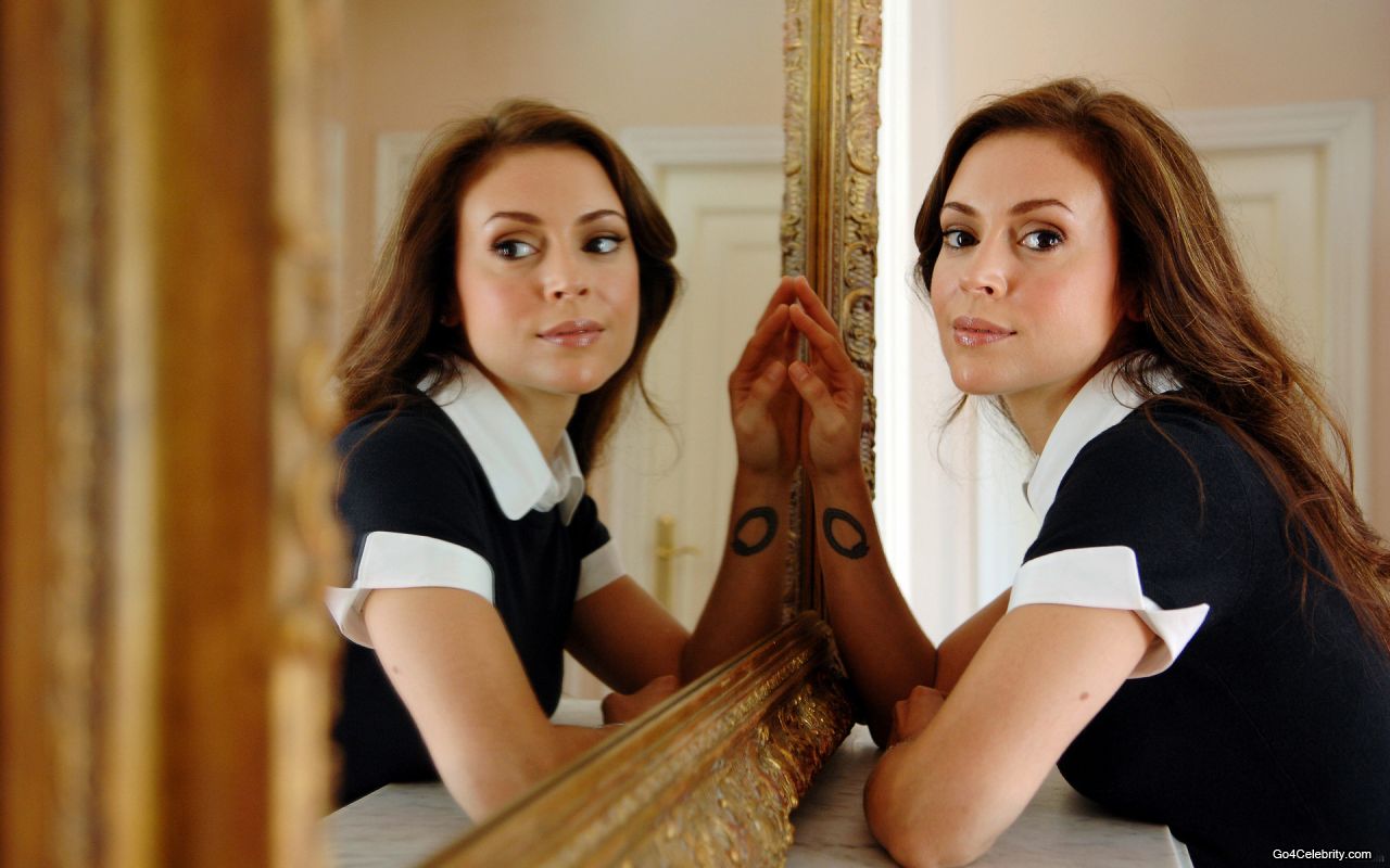 HOT Santa: Alyssa Milano