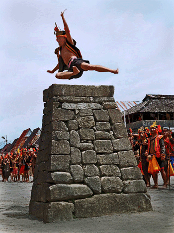 Warisan Leluhur “Tradisi Lompat Batu di Nias“ - Semua Ada Disini