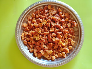 Veg Indian Cooking: Moong Dal - Mangodi Ki Sabzi