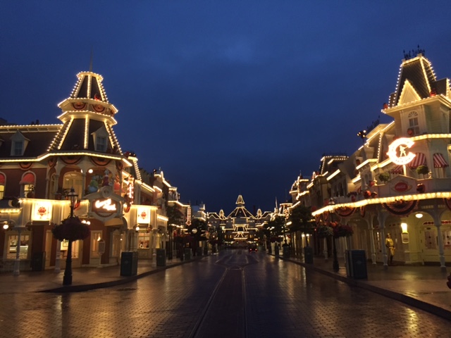 DISNEY KIND OF DAY: Disneyland Paris - Rim Light Revolution
