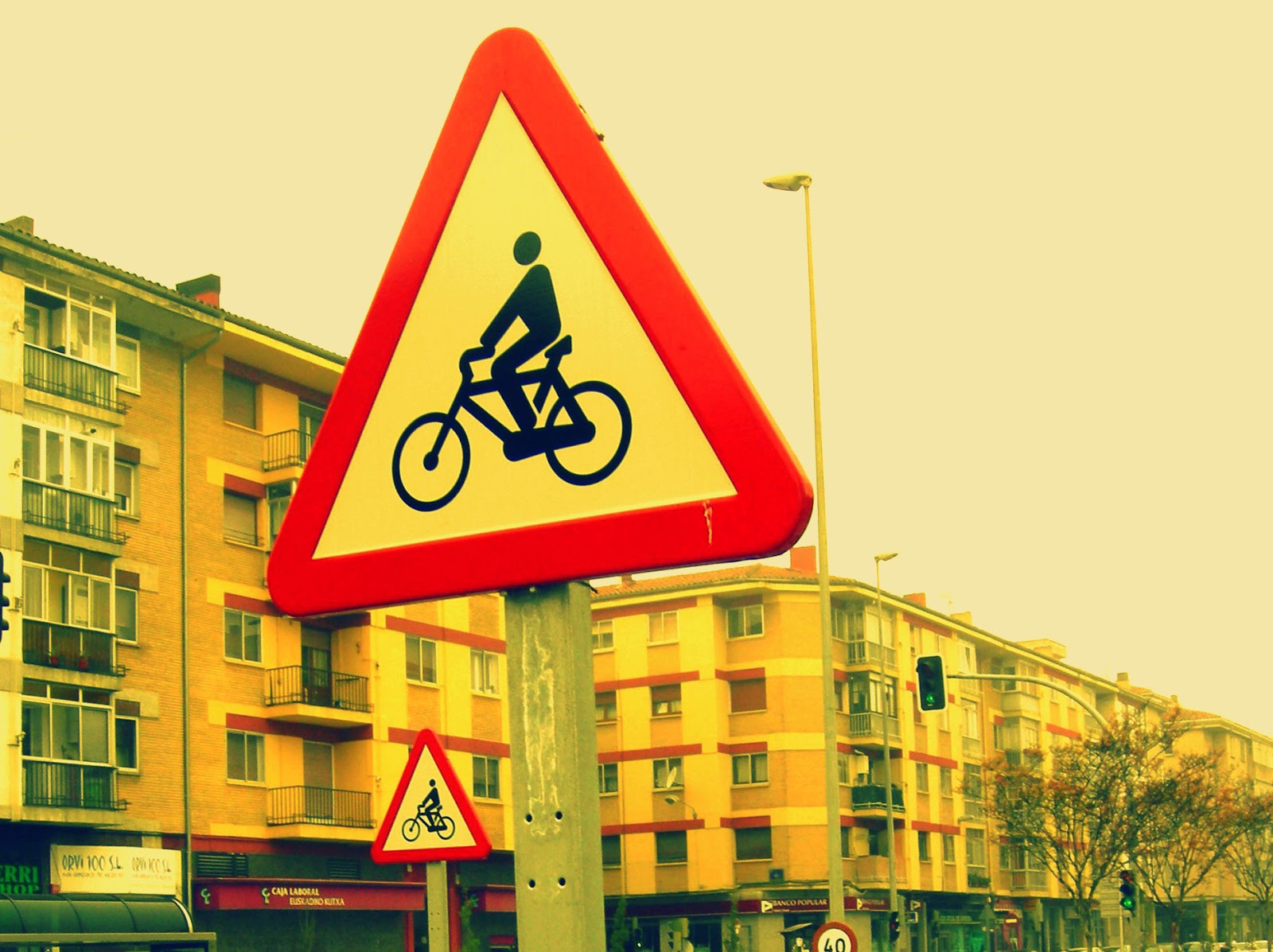 Bicicletas, ciudades, viajes...: Los años que viviremos peligrosamente