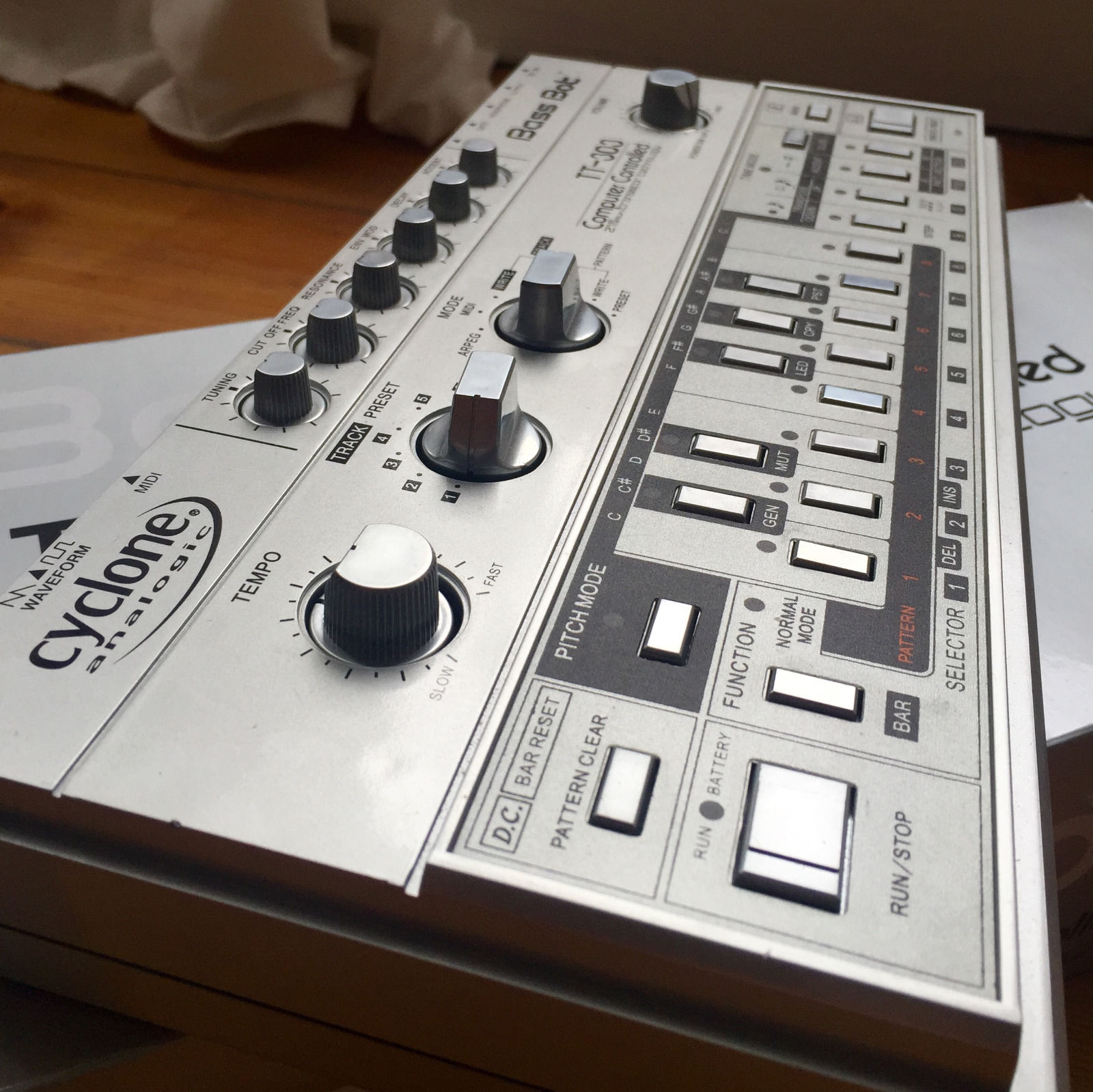 MATRIXSYNTH: Cyclone Analogic TT303 Bass Bot