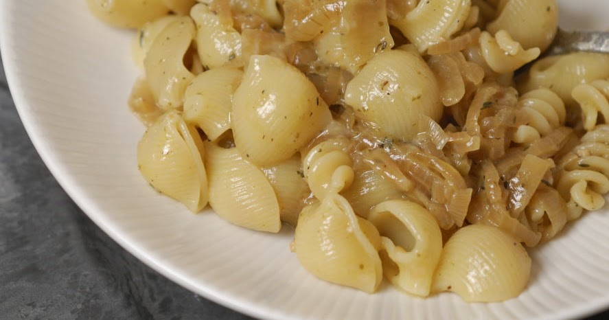 Eerst Koken: Pasta met uiensaus en pesto