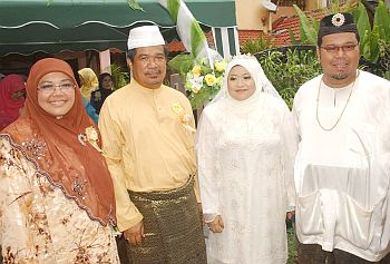 ISTERI SIAPA MELUDAH KE LANGIT ?!! ISTERI PM ?!! | AAKJ World