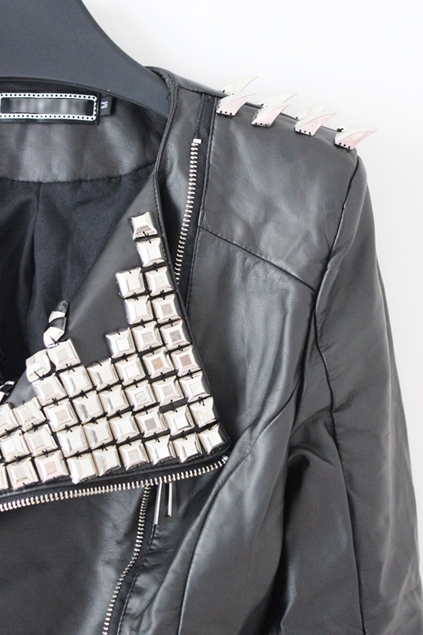 Shop Living_in_aShoe: Geaca neagra de piele cu tinte - VANDUTA