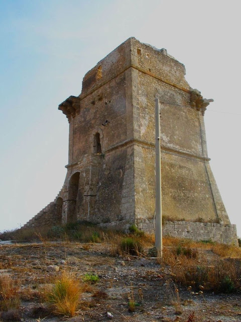 LA TORRE DI MANFRIA E IL VILLAGGIO PREISTORICO