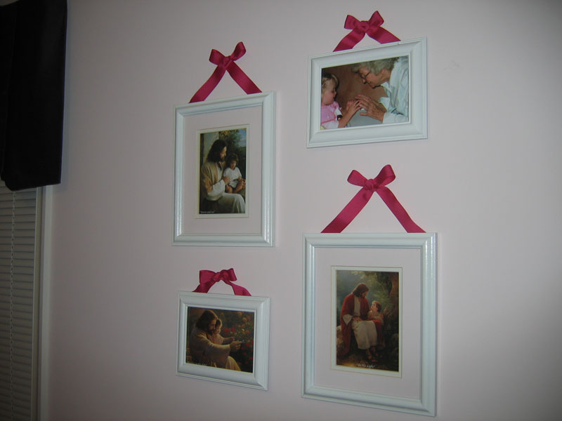 CONTROLLING Craziness: Hanging Pictures With Ribbons and Bows