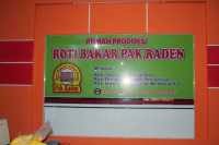 Roti Bakar Pak Raden: SUASANA RUANG PRODUKSI