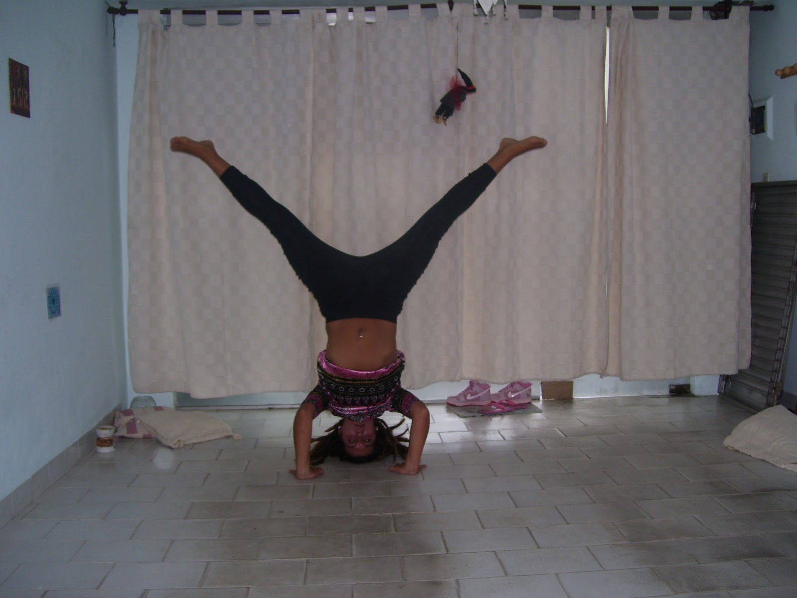 Nambir yoga: Paro de manos, y de cabeza