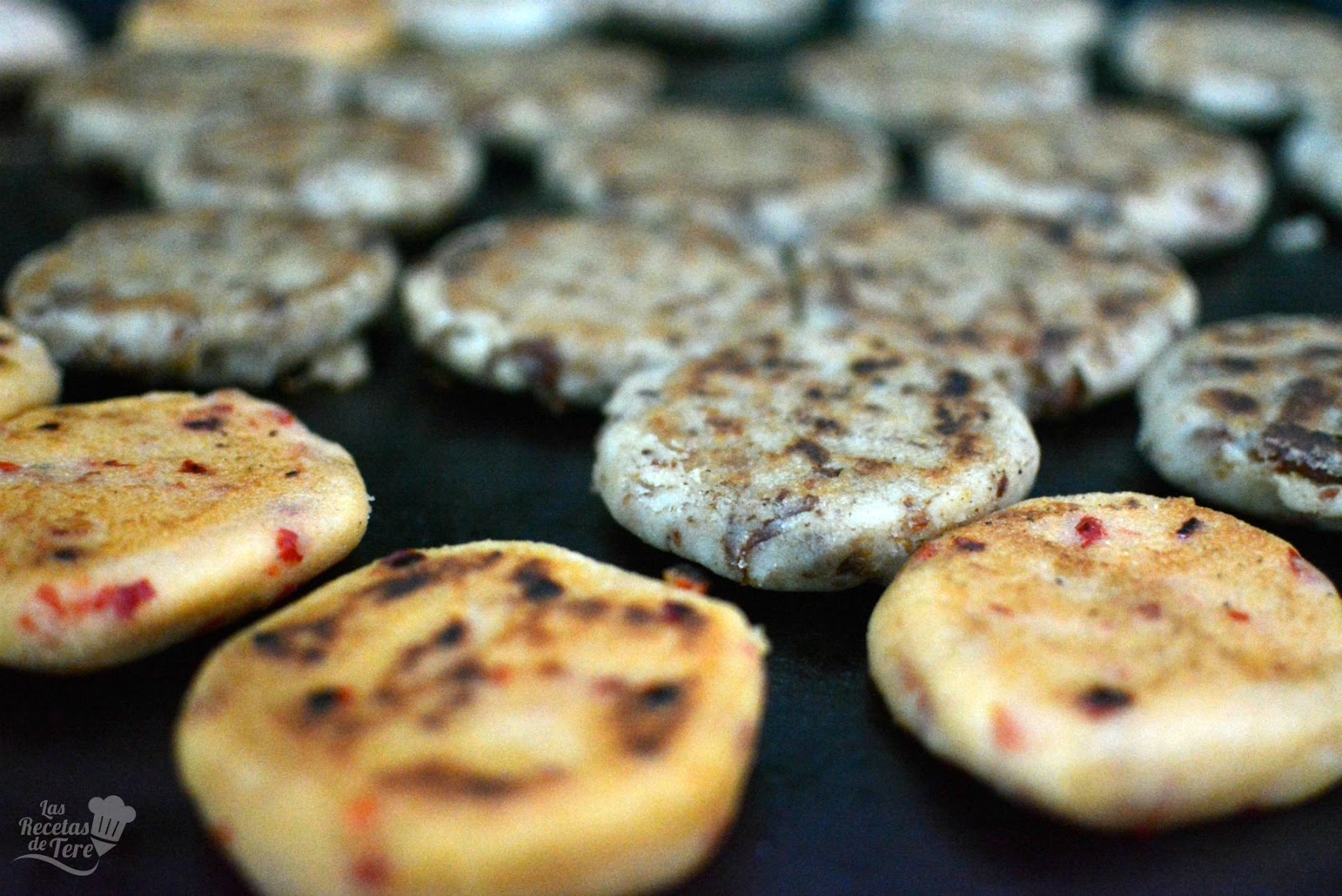 Cómo hacer arepas con chicharrón y con pimientos