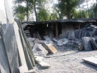 CHINAR SHADE : THE STONE CUTTERS OF ATHAWAJAN KASHMIR