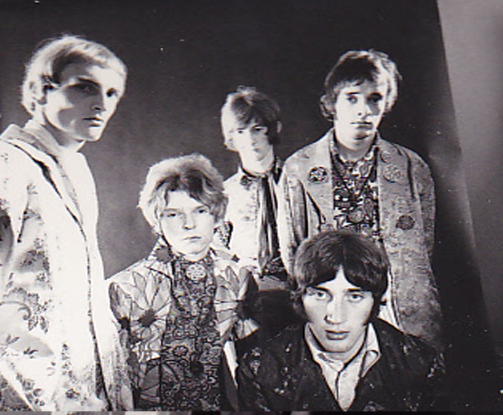 ART INTO DUST: The Syn: Previously Unseen Pictures