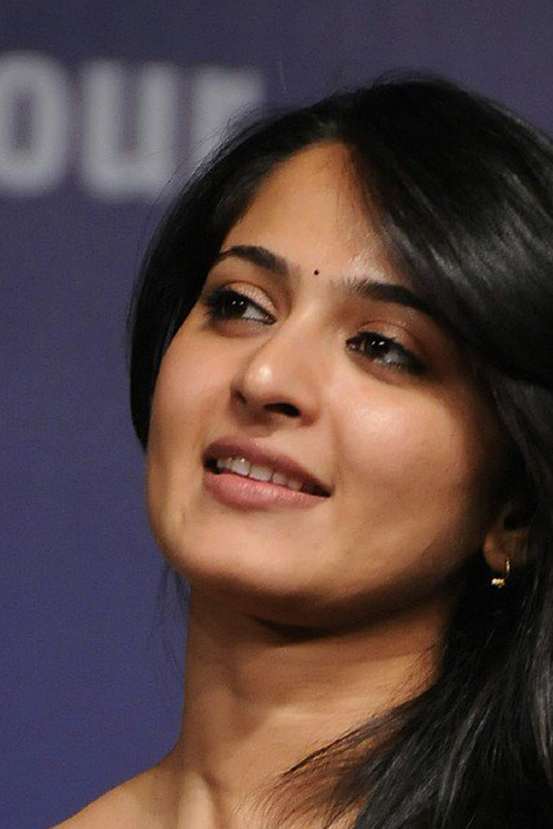 Anushka Shetty Beautiful Smile Close Up Photos