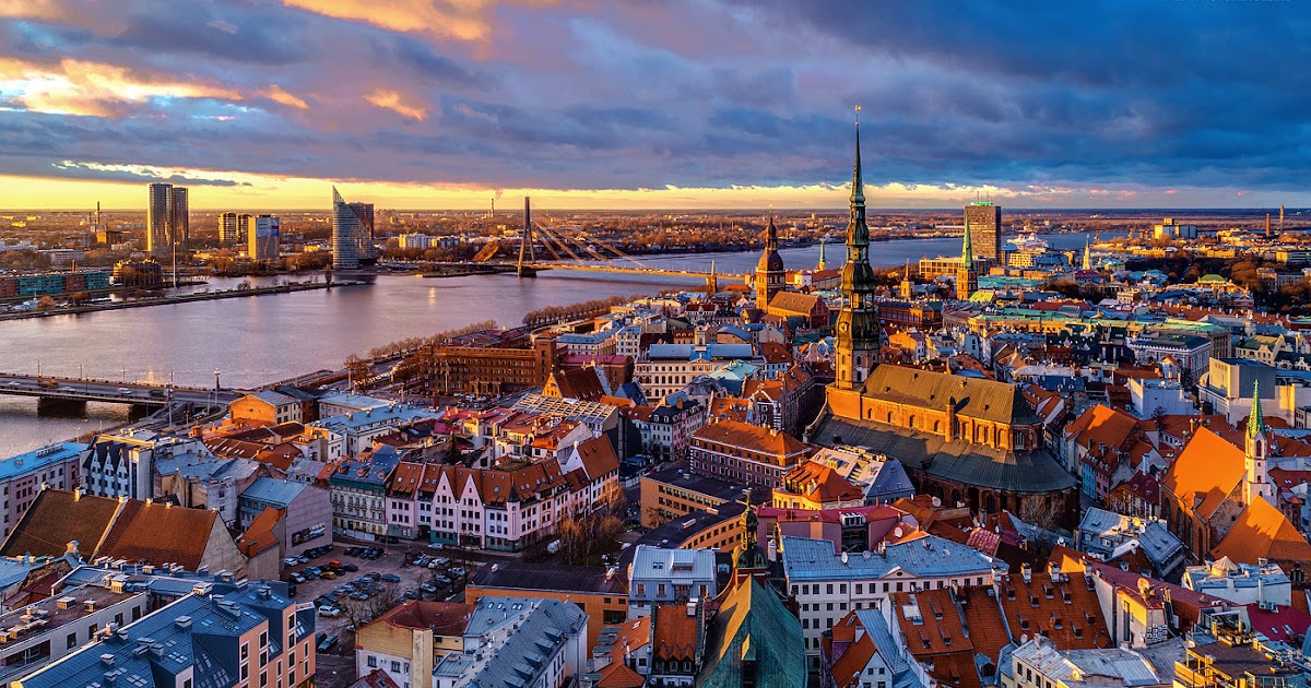 Daily Photo #10: Riga Old Town and left bank in sunset - Photoplaces