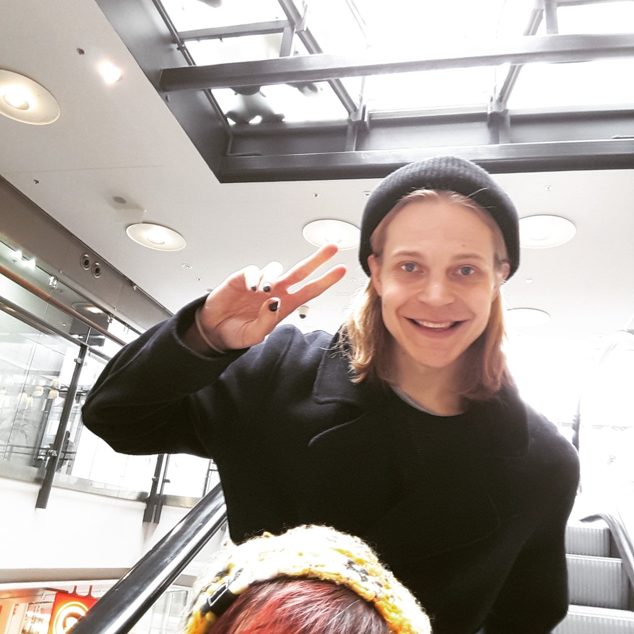 Teatterikärpäsen puraisuja : Haastattelussa Olli Riipinen