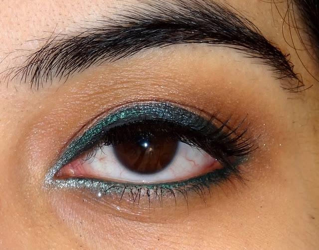 colorbar-i-glide-eye-pencil-silver-hue-review-swatch-peachesandblush