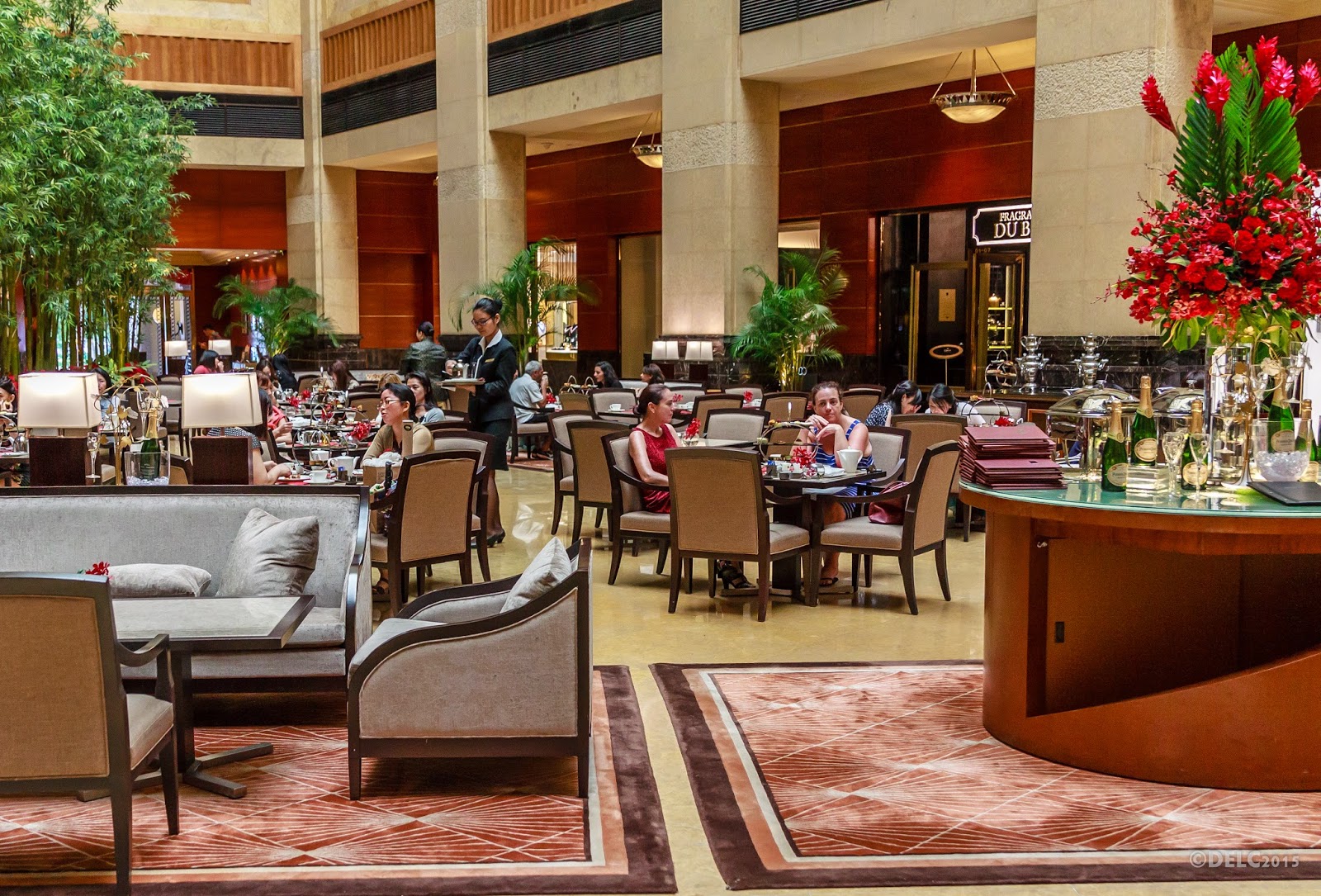 The Double Eyelid Couple: High Tea at The Courtyard at Fullerton Hotel