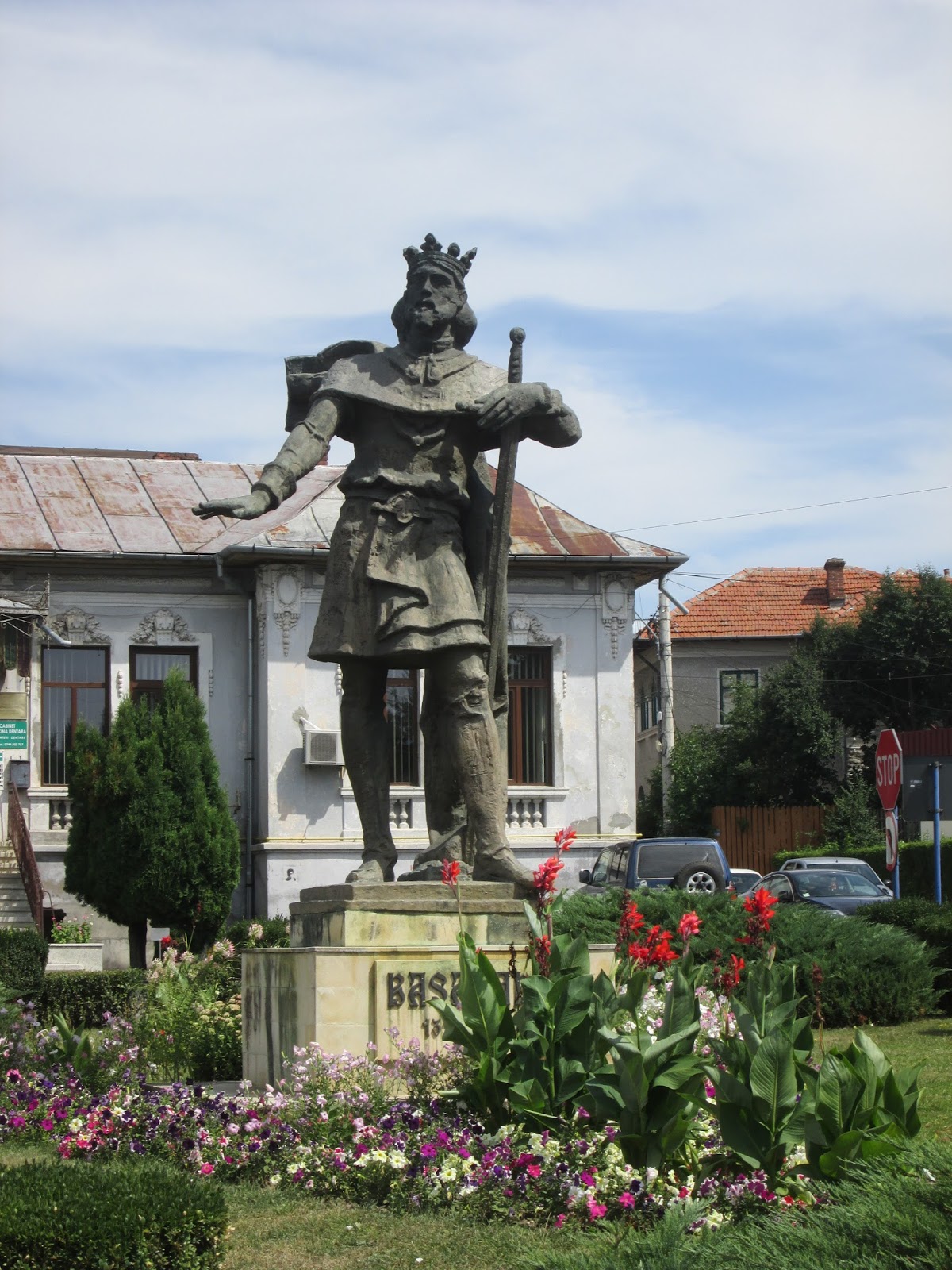 TRAS LAS HUELLAS DE HERÓDOTO. . . : BASARAB I EL FUNDADOR.