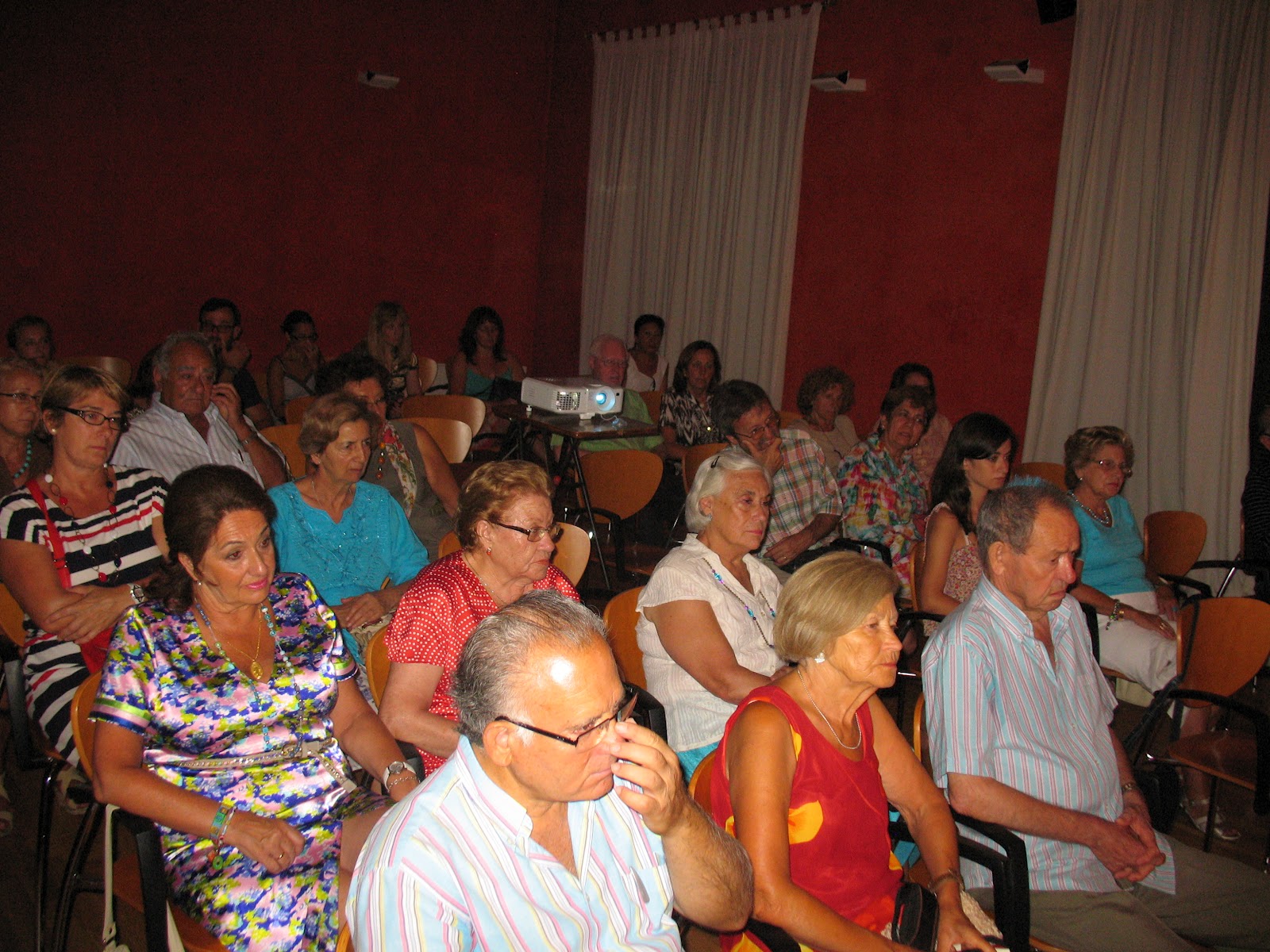 Lola González del Castillo: Presentación "Sábanas Rotas" Dos Hermanas